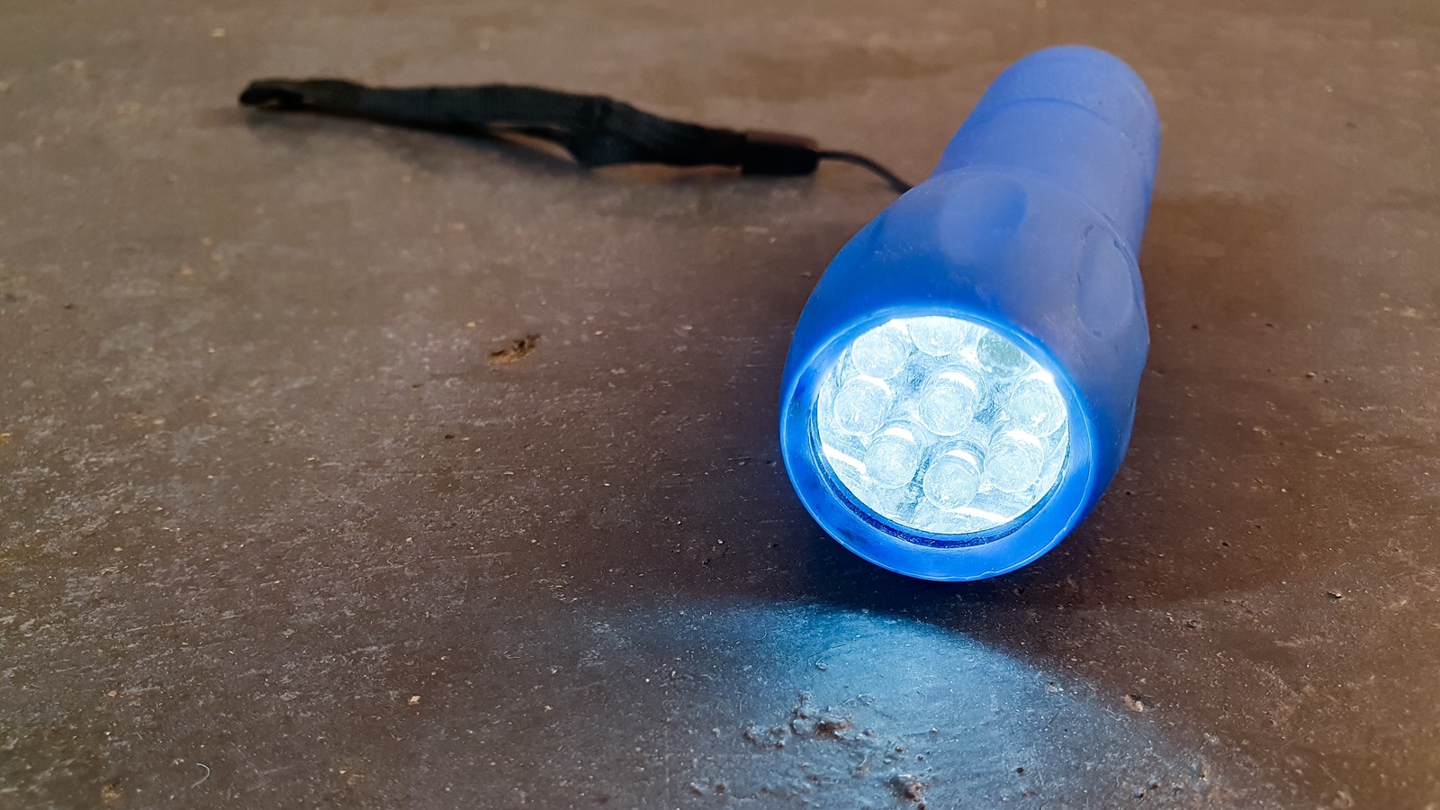 Hang A Flashlight Overhead Using This Simple Pool Noodle Hack