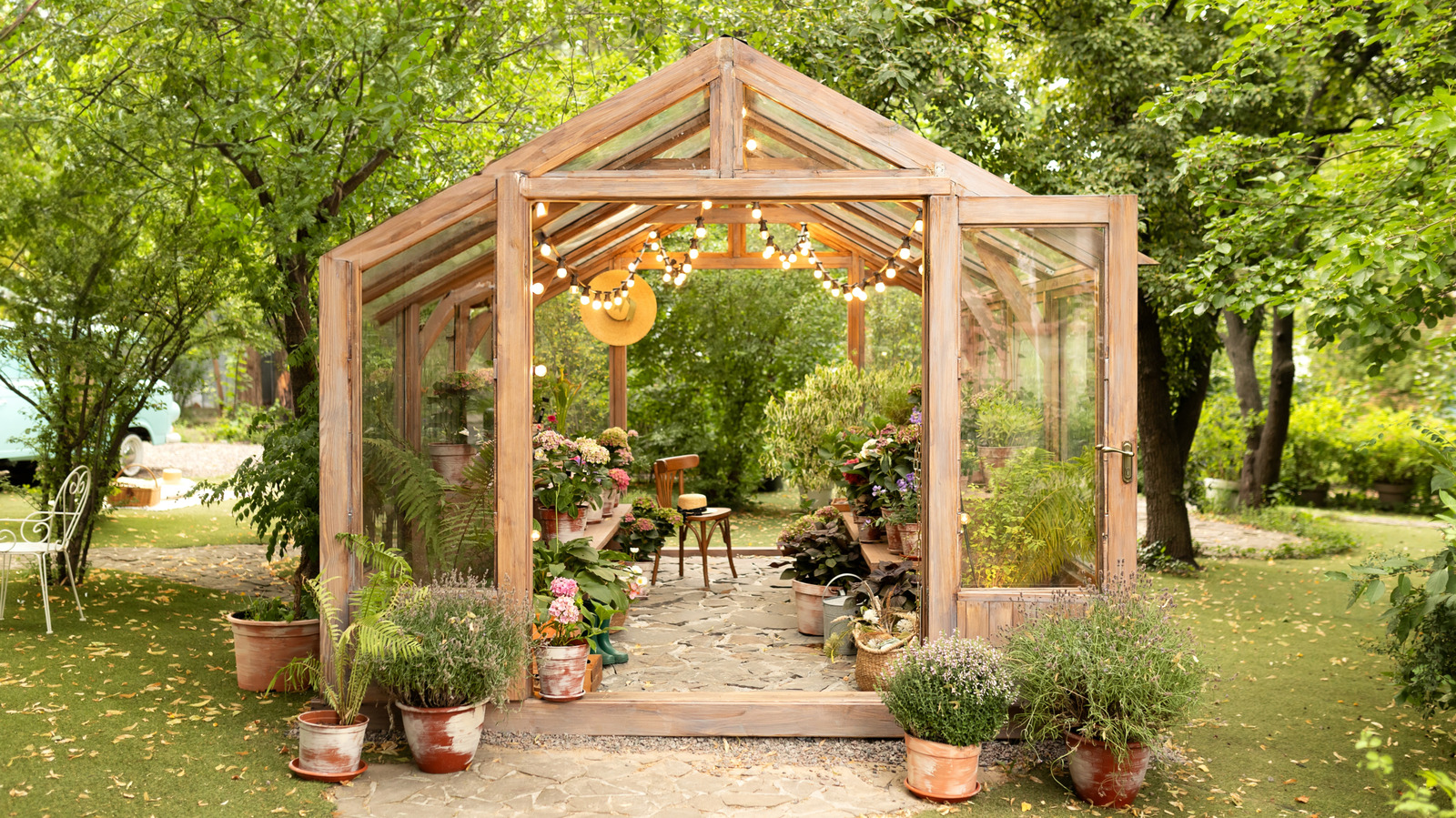 Here's How You Should Be Organizing Your Greenhouse To Maximize Space