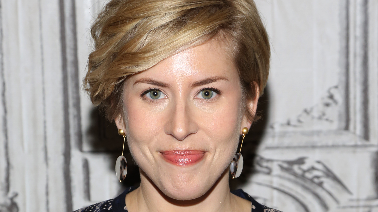 Here's What HGTV Star Erin Napier's Ice Cream-Kissed Bathroom Really ...