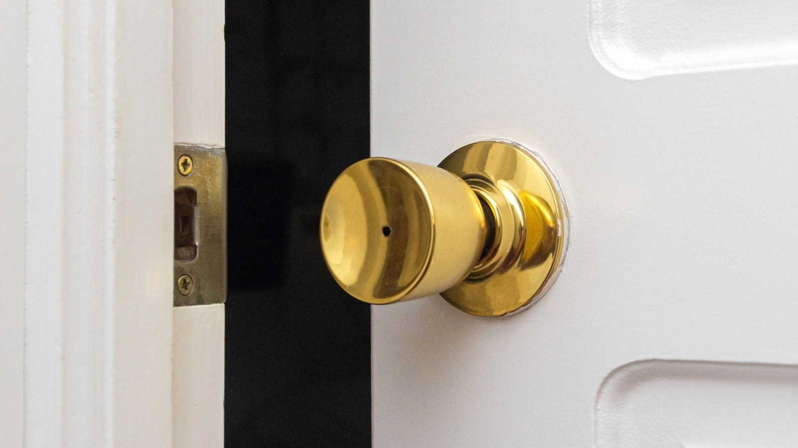 How To Unlock A Door With A Hole In The Doorknob