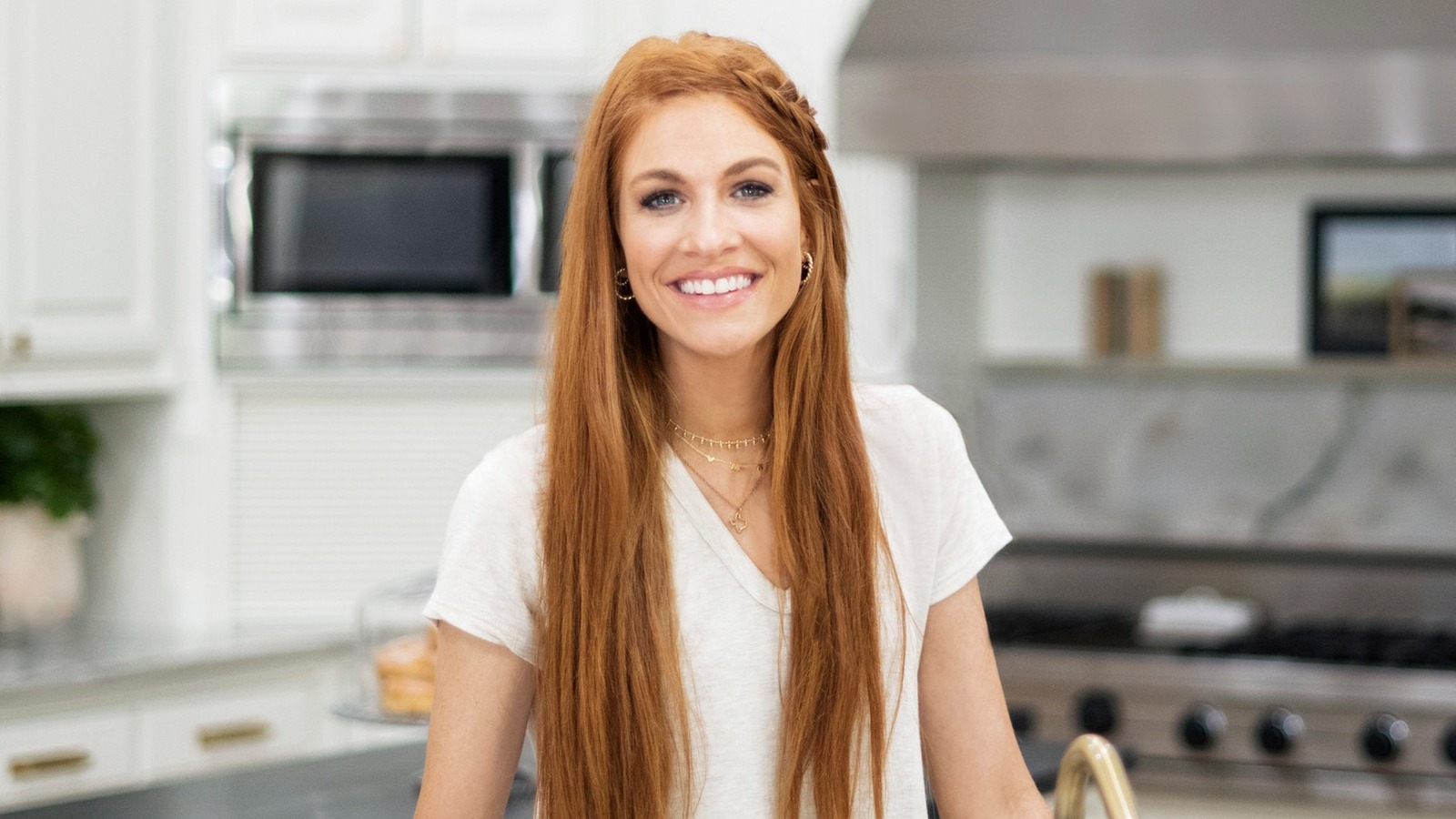 HGTV's Jenn Todryk Shows Us The Perfect Way To Combat A Cramped Laundry ...