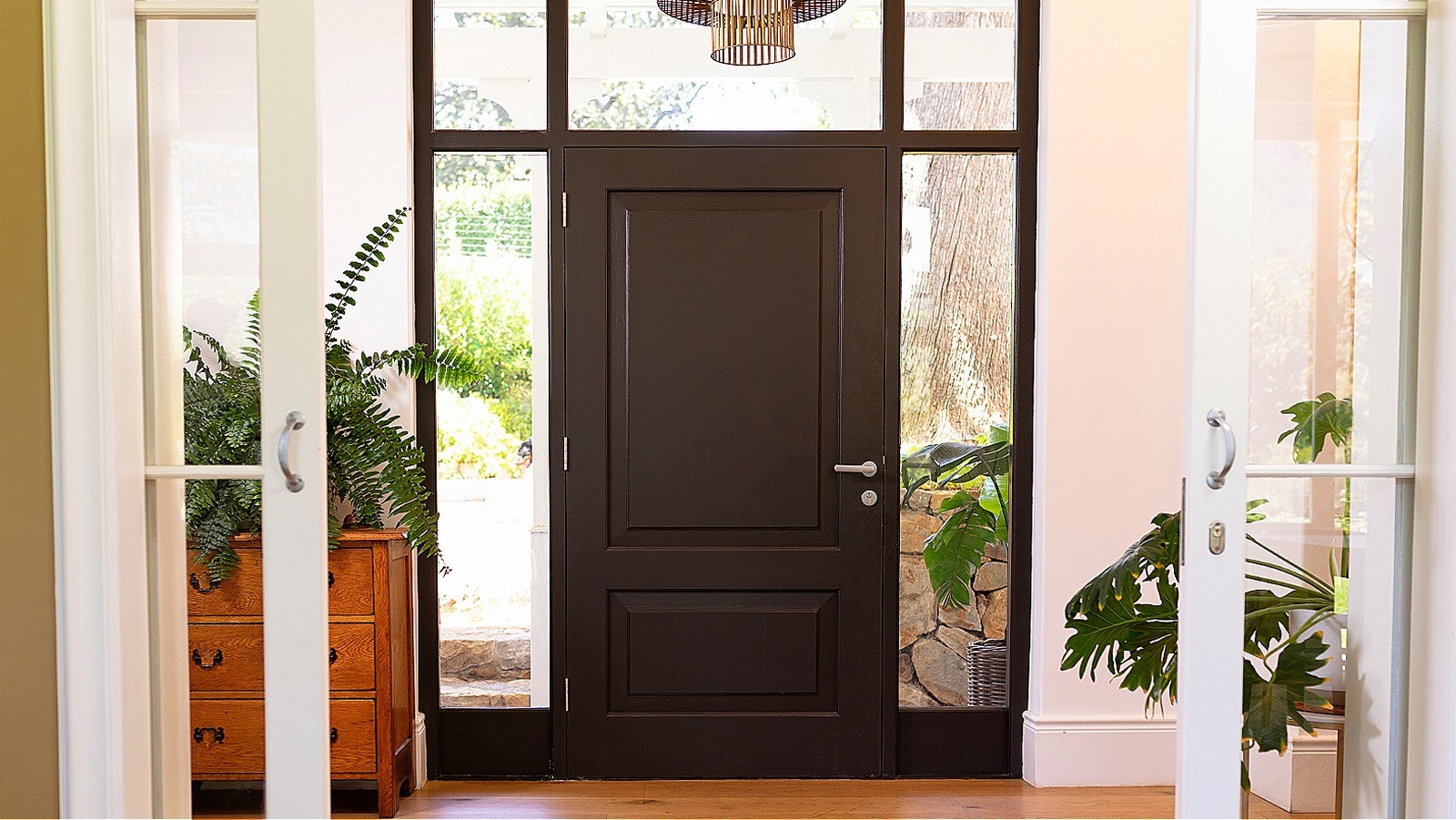 How A Squeaky Door Can Hurt Your Home's Feng Shui