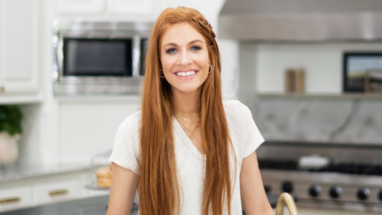 How HGTV's Jenn Todryk Gives Bathroom Vanities A Sleek Custom Look
