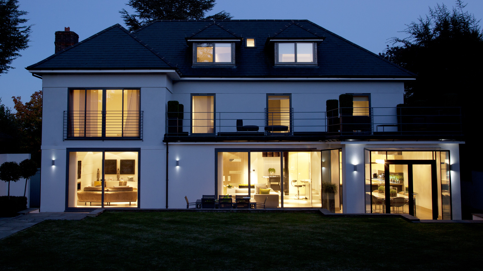 How The Type Of Light Bulbs You Use Can Keep Your Unoccupied Home Safe