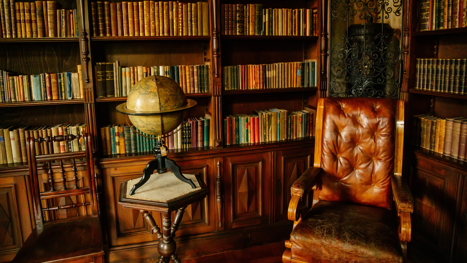 How To Accessorize Your Home If You Belong In House Tyrell From Game Of ...