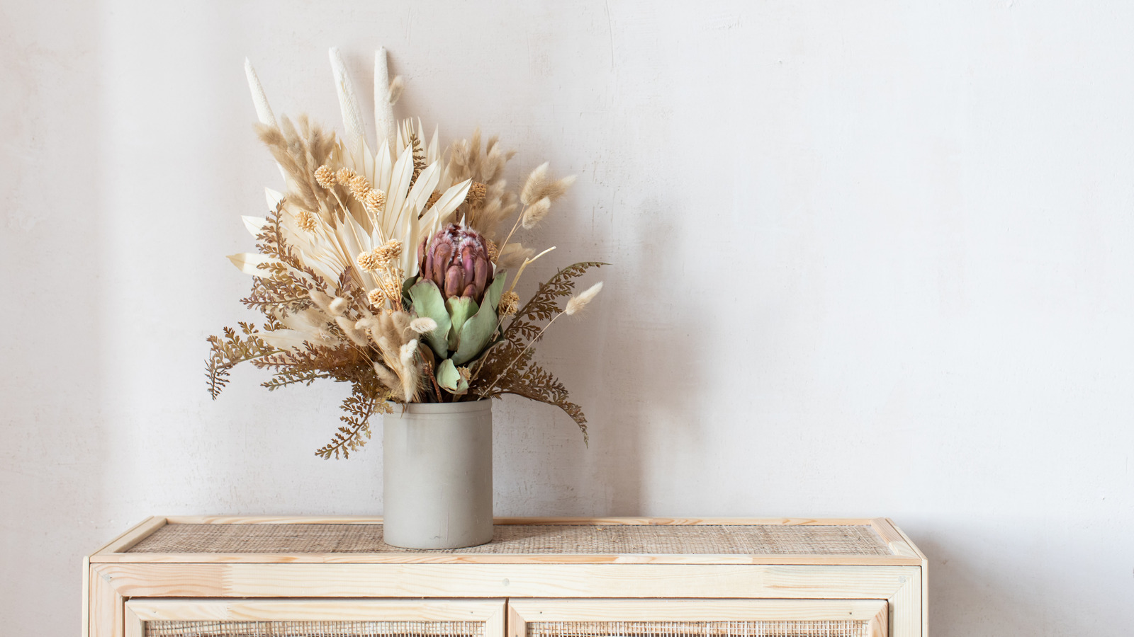How To Dry And Style Your Favorite Flowers