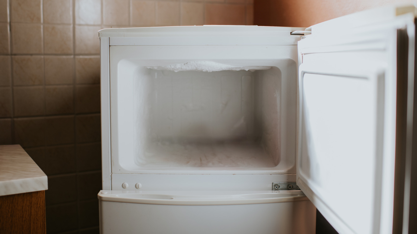 How To Fix A Freezer Door That Opens When You Close The Fridge