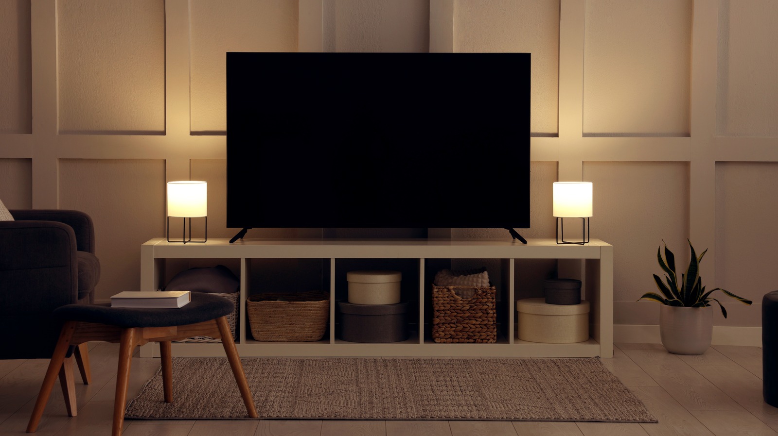 How To Flawlessly Integrate A TV In Your Living Room, According To A ...