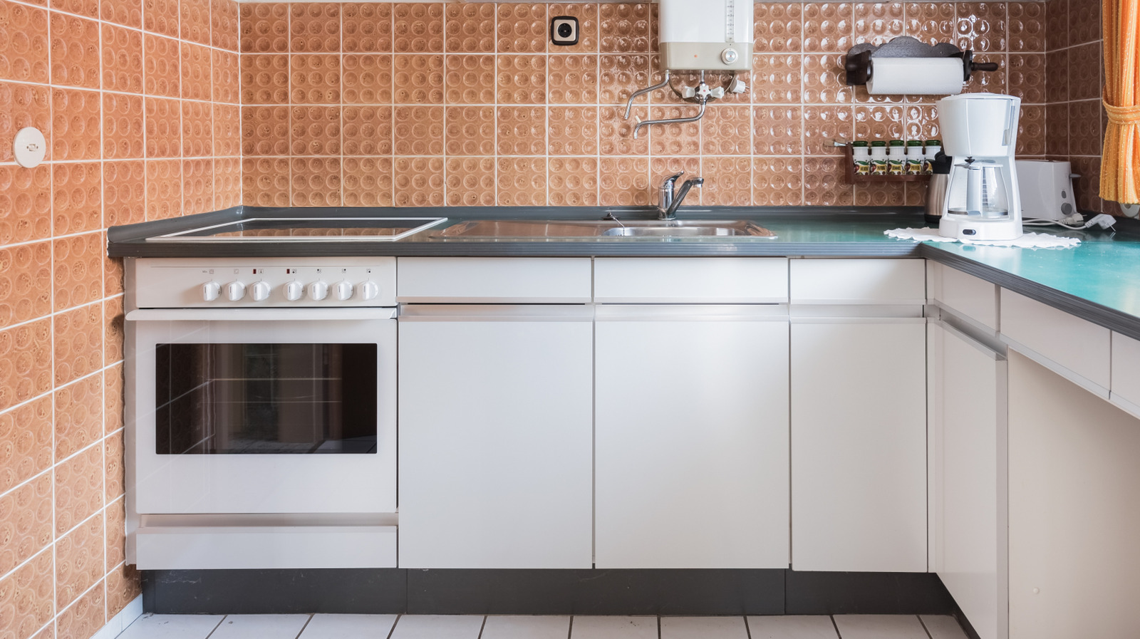 How To Make A Fully Tiled Kitchen Wall Work For Your Home