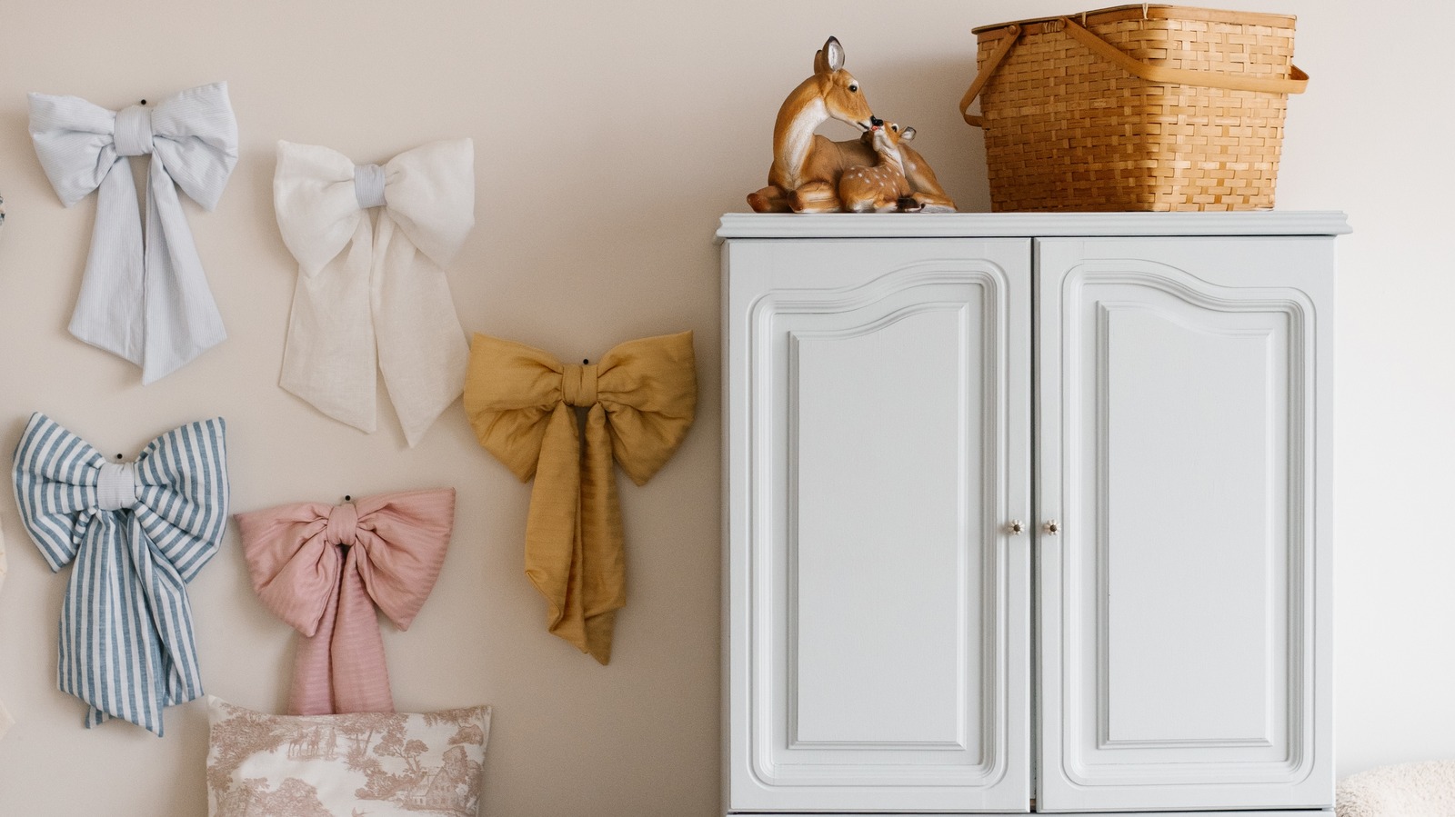 How To Master The Home Decor Bow Trend Without Going Over The Top