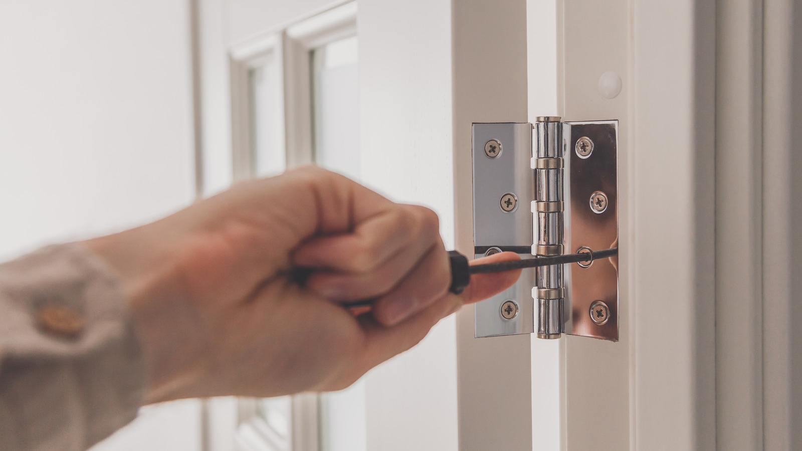 How To Repair A Loose Screw With A Wooden Match (The Way Grandpa Did)