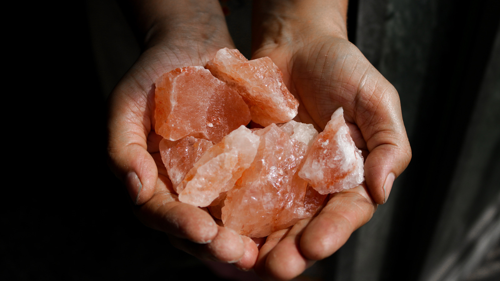 Easily DIY A Stunning Rock Salt Lamp To Illuminate Your Home