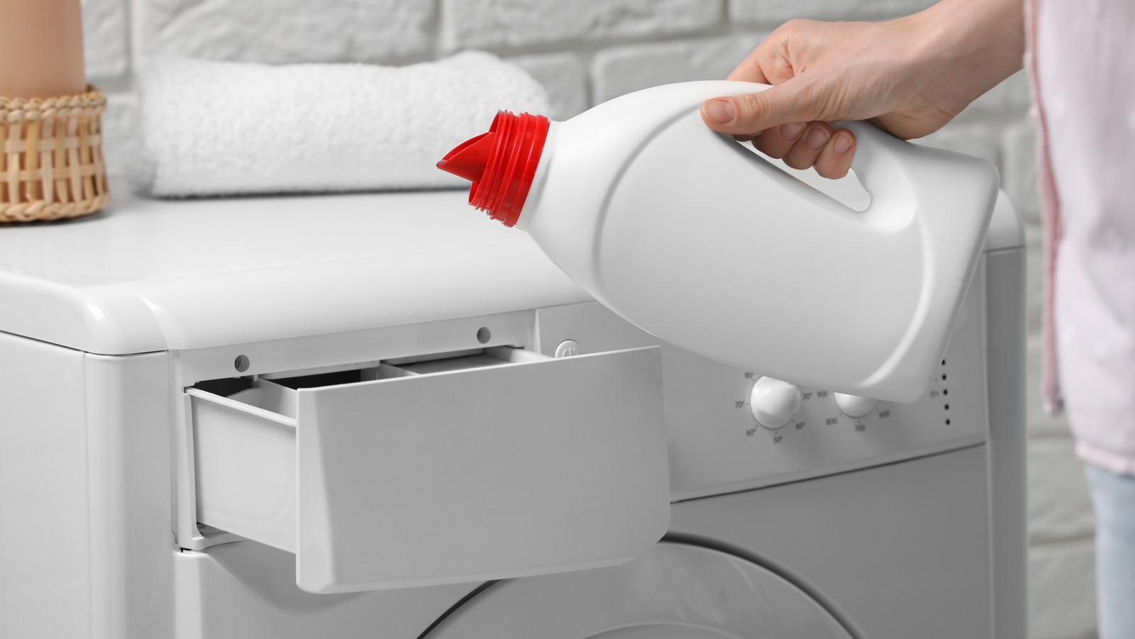 Should You Use Ammonia In Your Laundry Routine? Here's What Our Expert Says