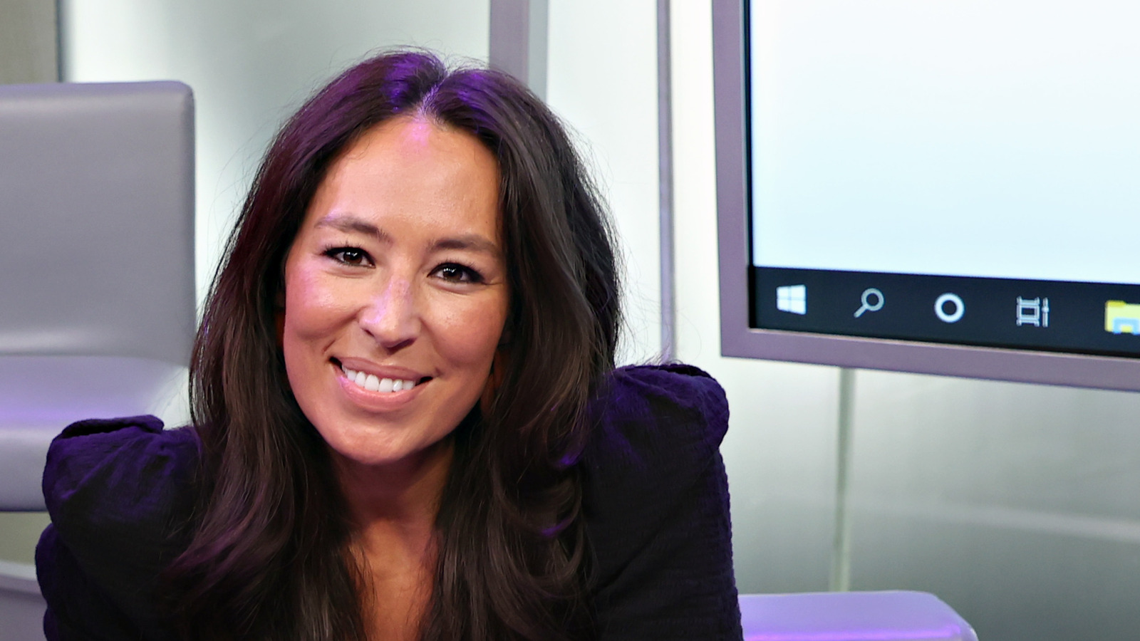 Joanna Gaines Reveals Where She Stands On The Real Vs Fake Christmas ...