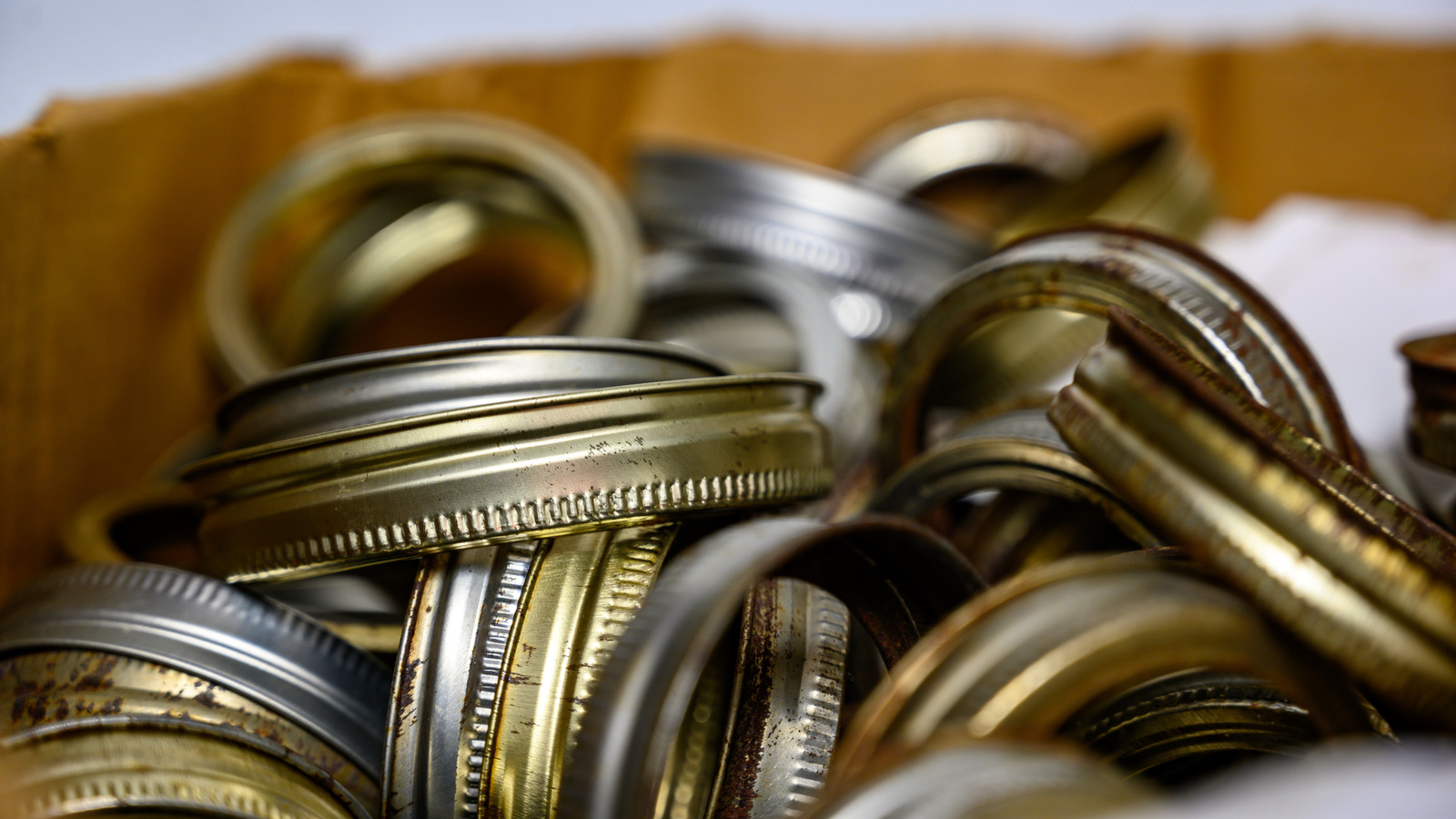 Keep Mason Jar Lids From Cluttering Up Your Cabinets With A Space ...