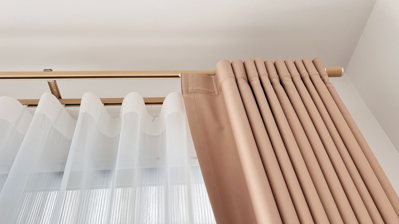 Say Goodbye To Say Good-Bye To Stuck Curtains With A Genius Solution