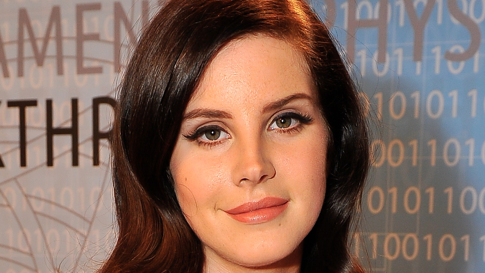 Lana Del Rey Lives In A Surprisingly Modest Home
