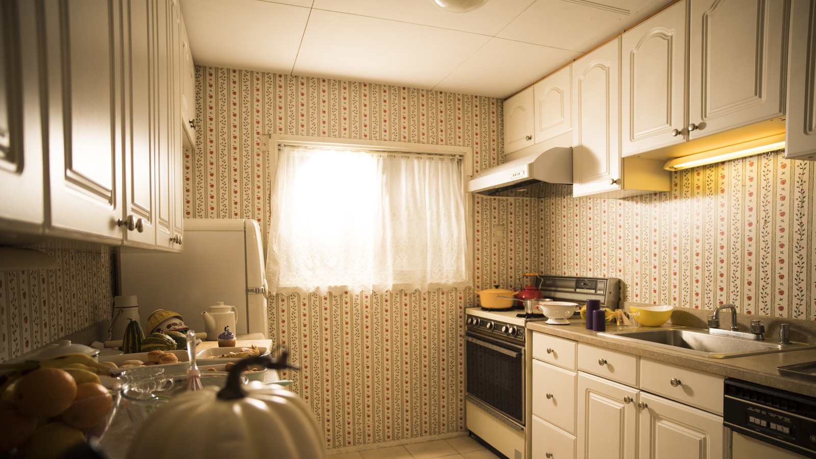 Lighting Mistakes That Will Make Your Kitchen Look Dull And Tired