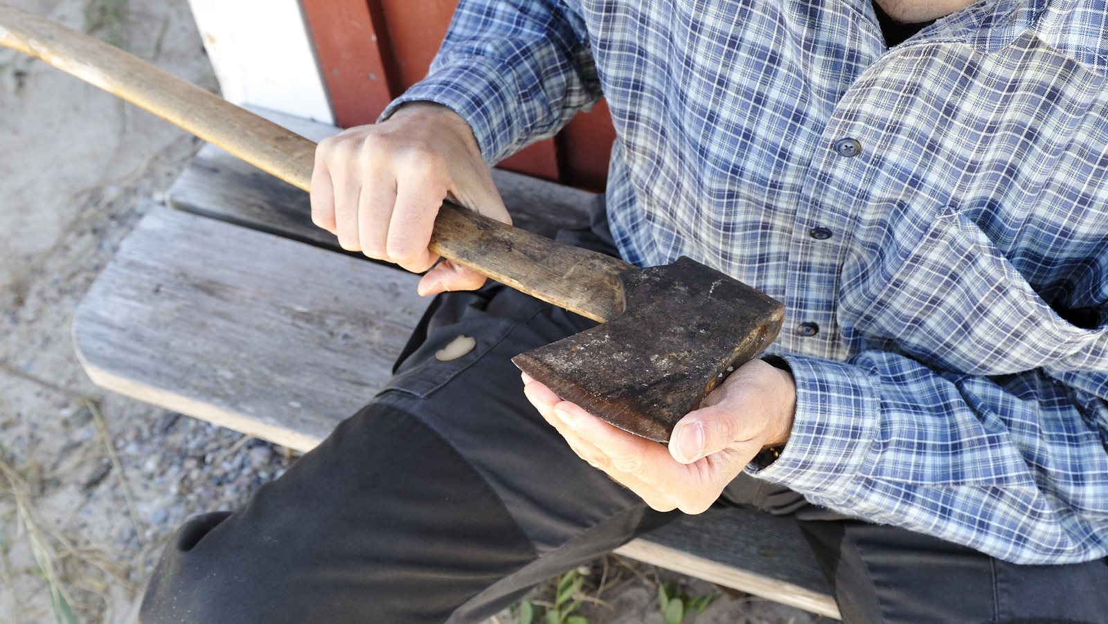 Master Using A Whetstone To Sharpen Your Axe By Hand
