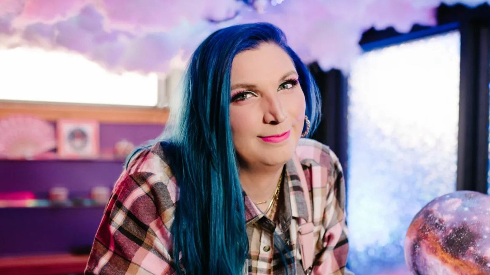 Mercury Stardust, TikTok's 'Trans Handy-Ma'am,' Is Releasing A Book On ...