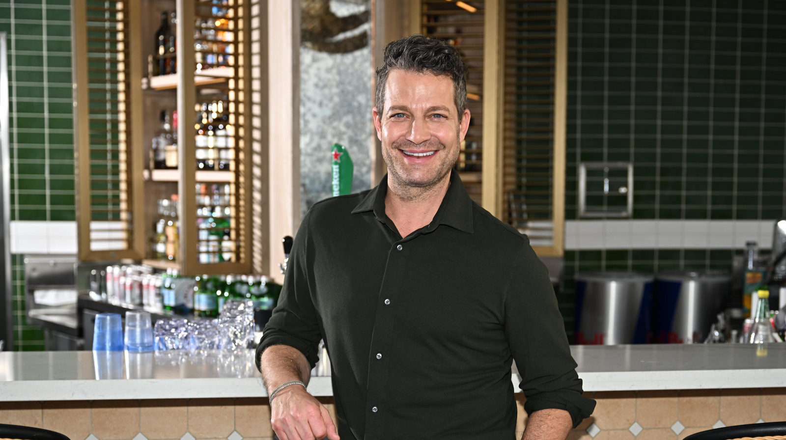 Nate Berkus Reveals The Perfect Kitchen Cabinet Material For A Light ...