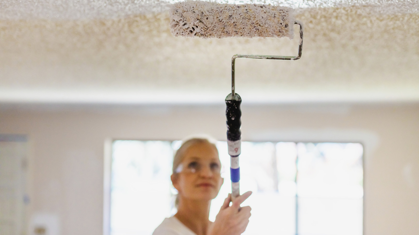 Popcorn Ceiling Vs Textured Ceiling: Is There A Difference?