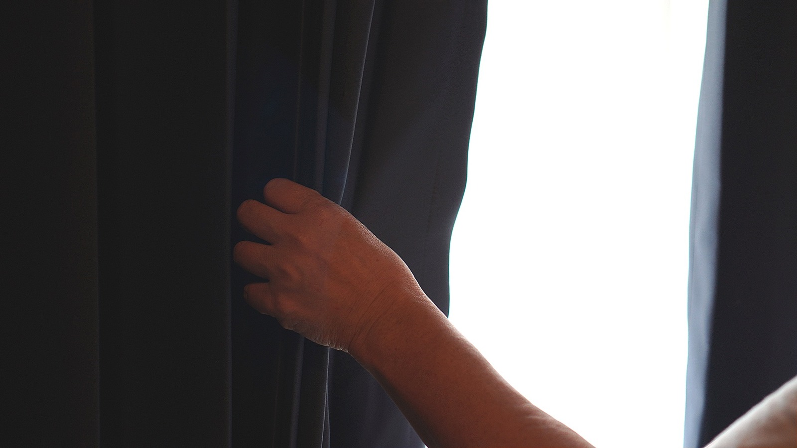 Prevent Cold Drafts With An Easy-To-Install Magnetic Thermal Door Curtain