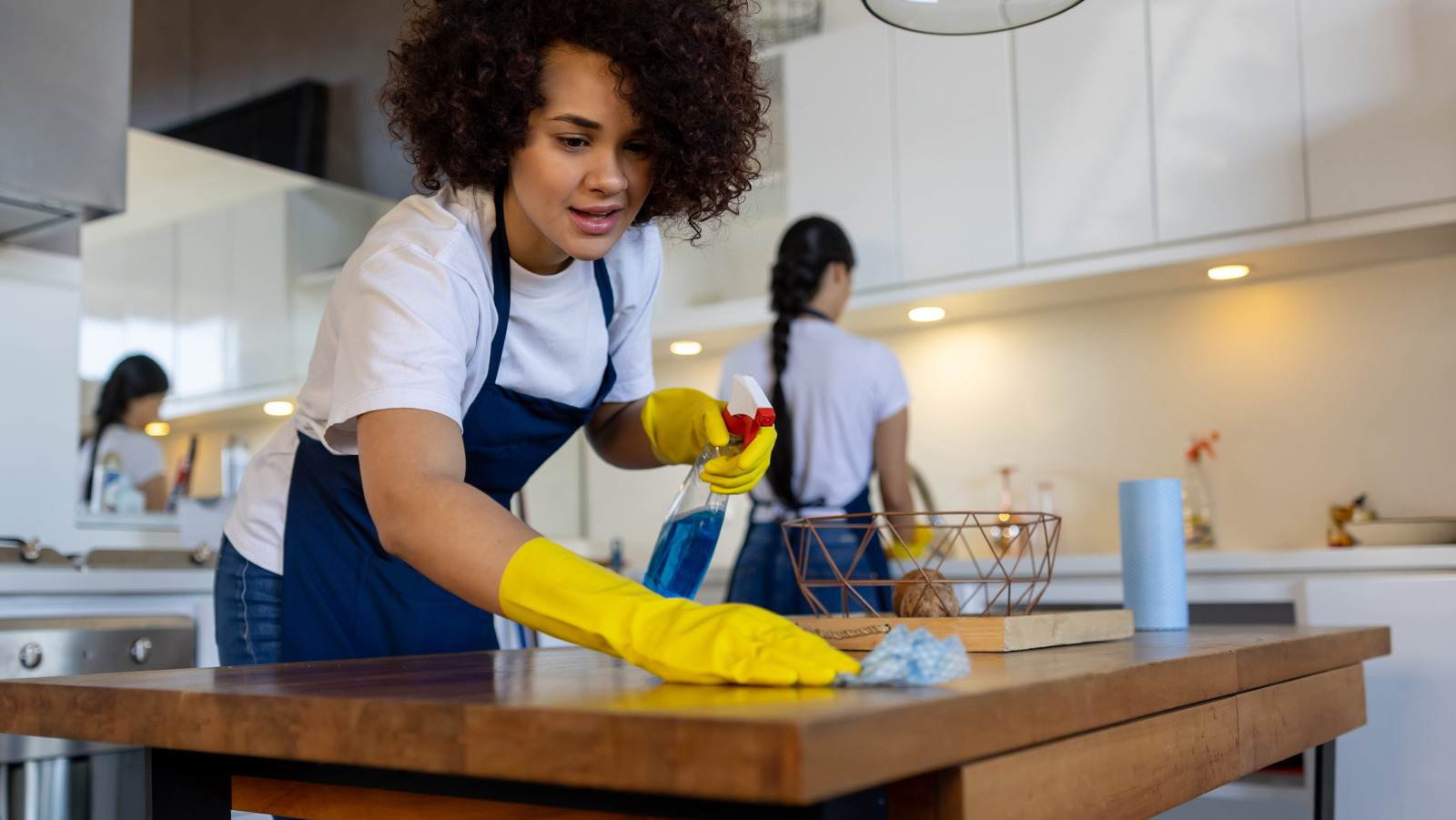 Professional House Cleaners Reveal The Grossest Things They've ...