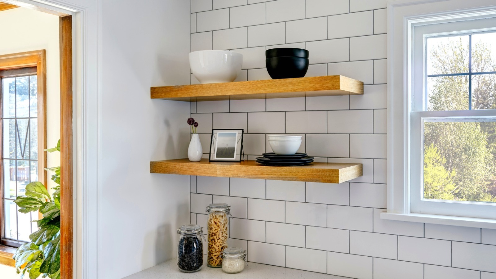 Quickly Upgrade The Look Of Any Floating Shelf With A Simple Installation