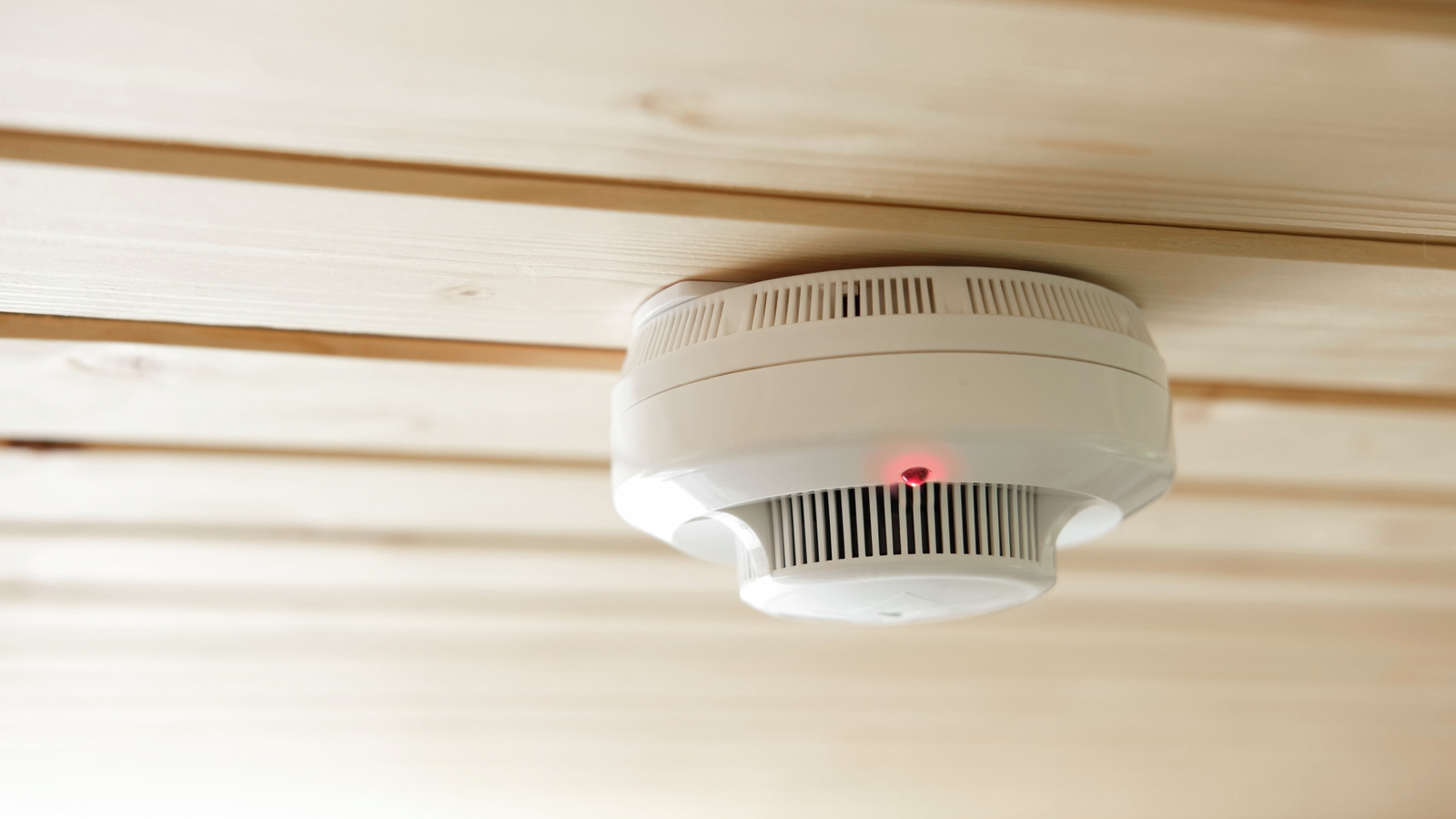 Reasons Why Your Smoke Alarm Might Randomly Go Off
