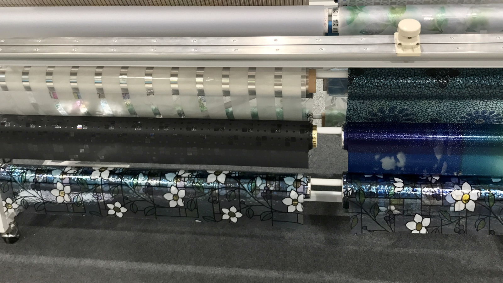 Reuse Your Extra Window Cling To Give Your Fridge A New Look