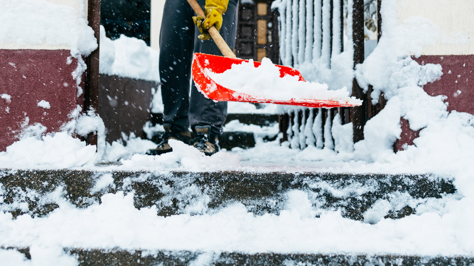 Salt Or Sand: Which Is The Best To Melt Ice For Winter Driveway Safety
