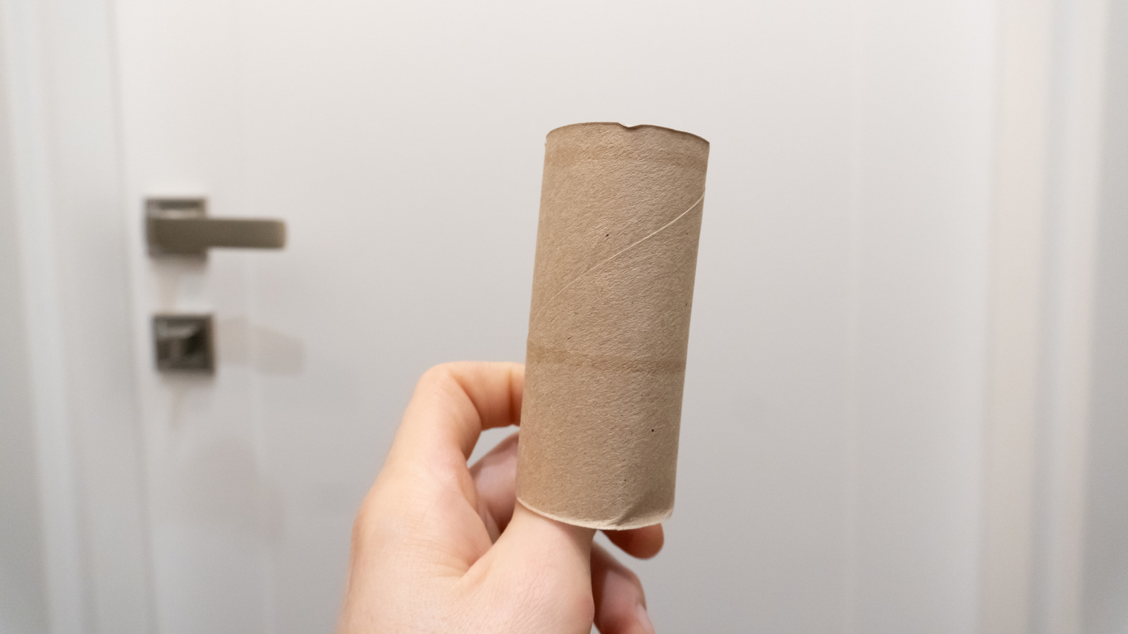 Save Old Toilet Paper Rolls To DIY A Rustic Tiered Vase For Home Decor