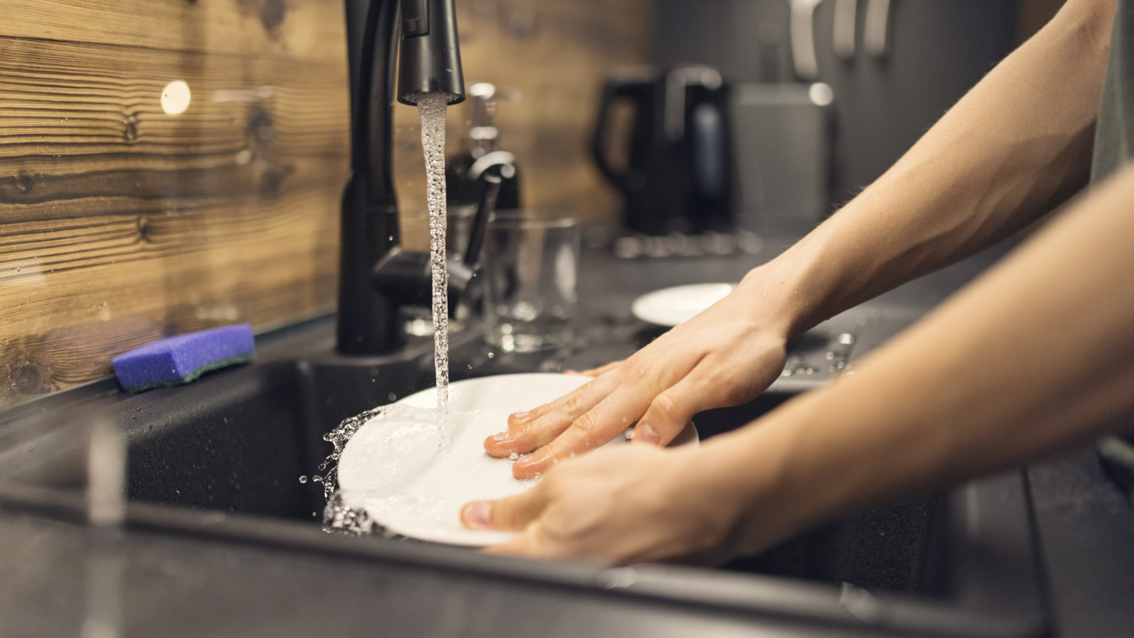 Say Goodbye To Ugly Silverware Scratches On Your Dishes With One Simple ...