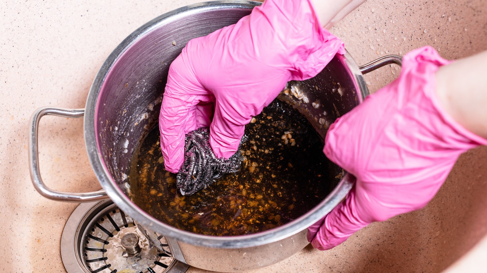 Secret Ingredients That Remove Stubborn Burnt Pan Stains