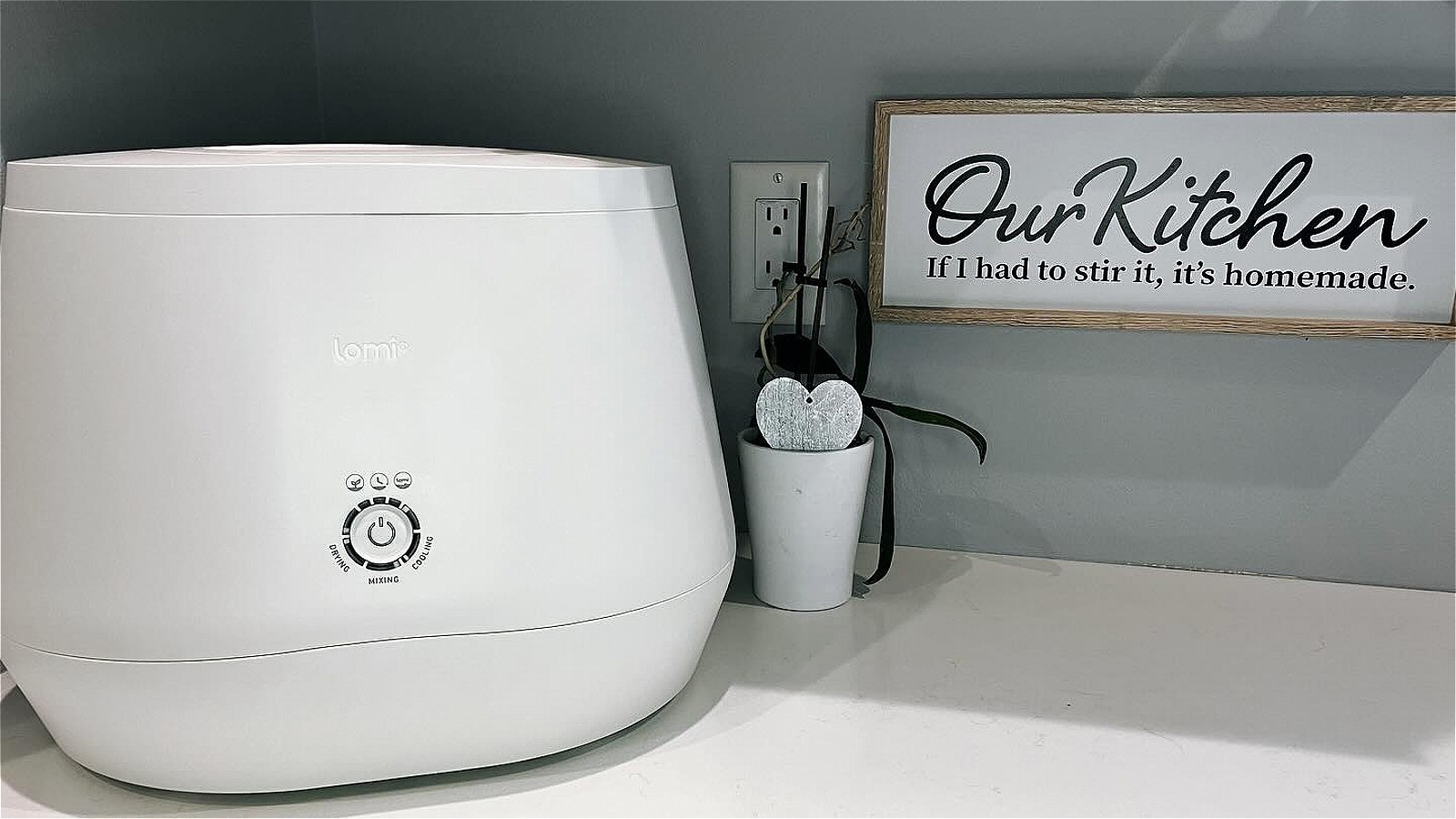 Andra Picincu - Journalist Profile - Intelligent Relations