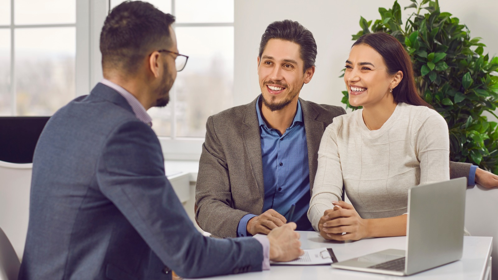 Should You Use A Flat Fee Real Estate Agent To Sell Your Home?