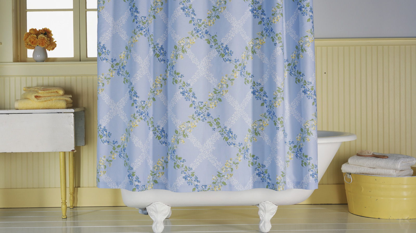 Shower Curtain Fabrics That Add A Luxurious Look To Your Bathroom