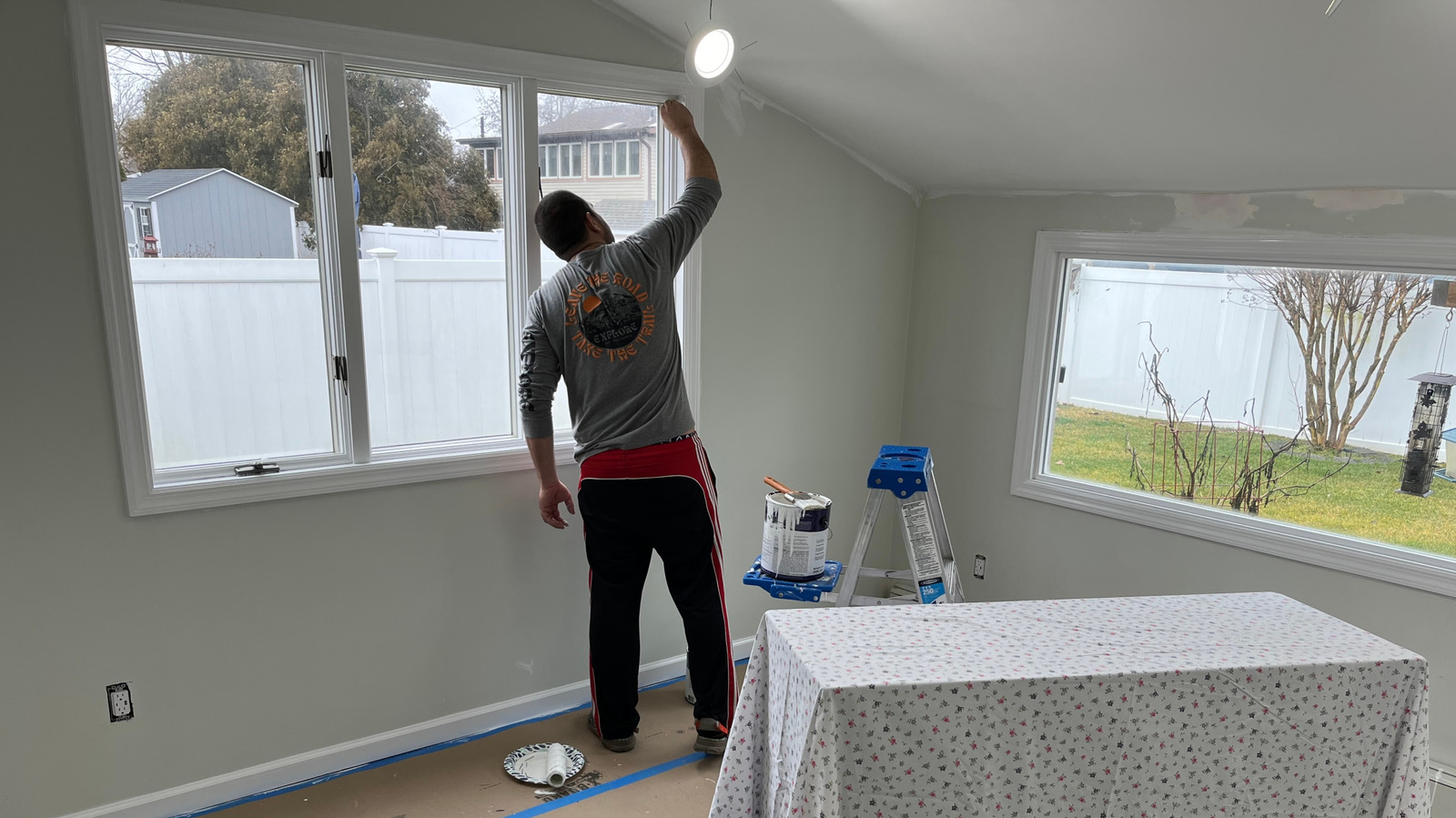 Simple Methods To Get Rid Of Stuck-On Paint From Aluminum Windows