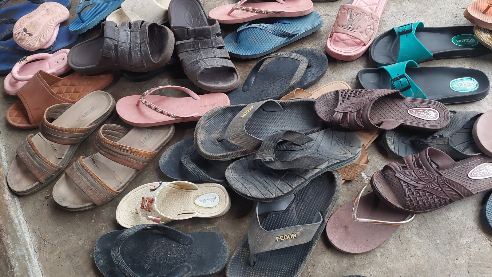 Smart Organization Tricks To Keep Summer Sandals Neat & Tidy