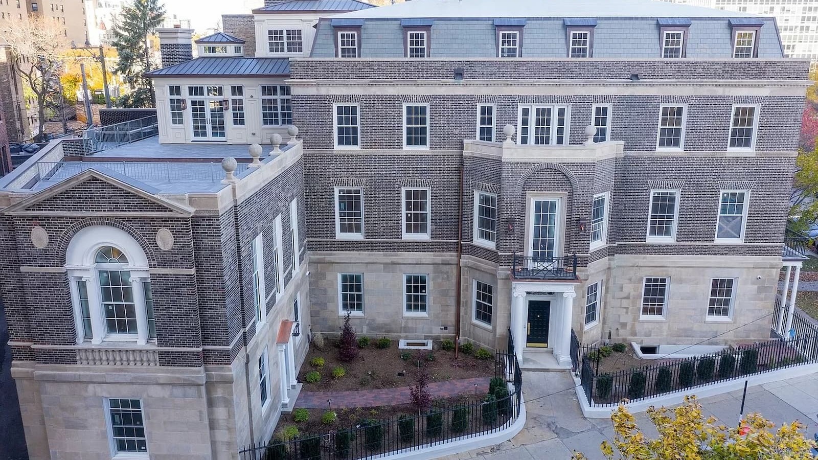 Step Inside This Historic Chicago Home Once Owned By A Titanic Survivor