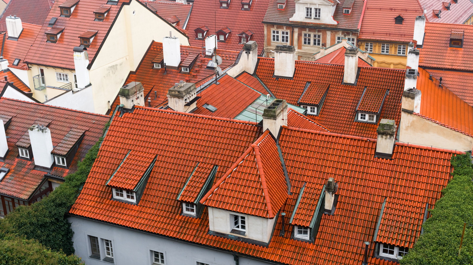 Stunning Exterior Paint Colors That'll Look Great With Your Red Roof