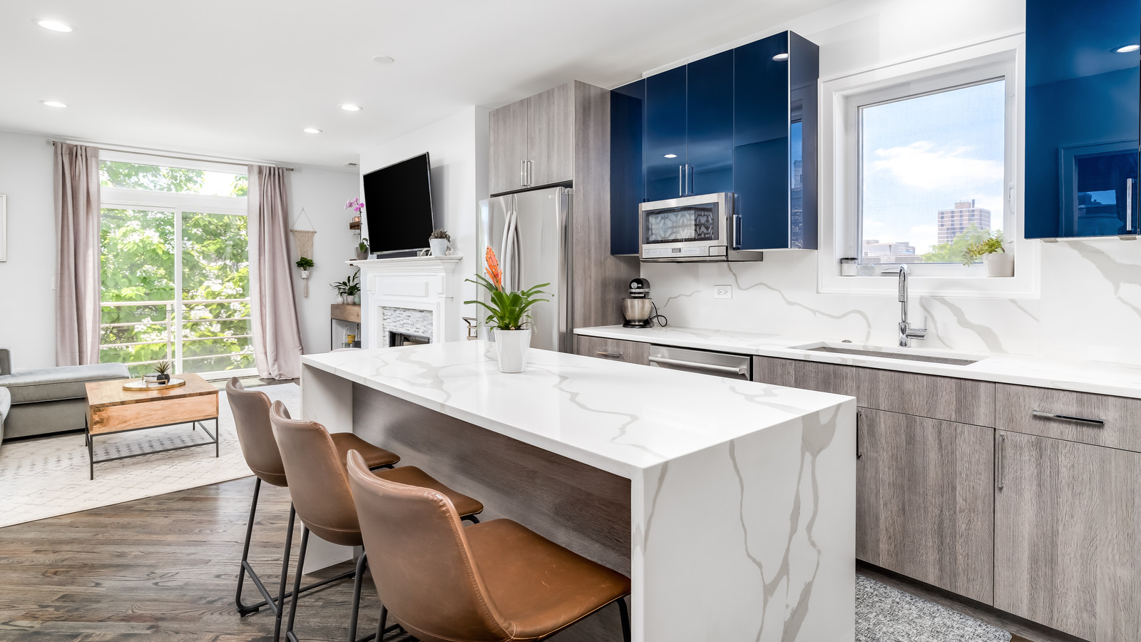Captivate Your Guests With 2024's Kitchen Cabinet Color Trends.