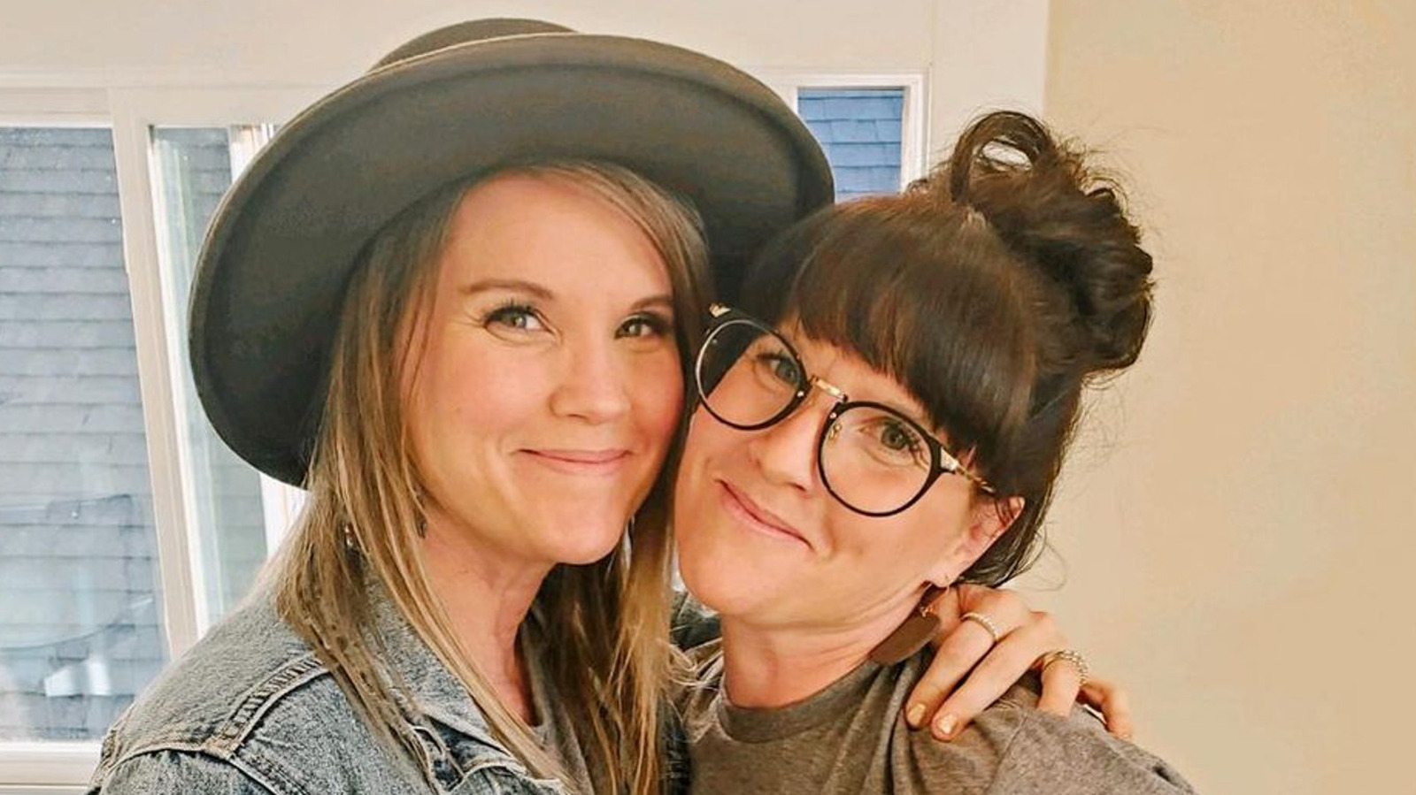 Take A Peek Inside Unsellable Houses Star Lyndsay Lamb's Stunning Home