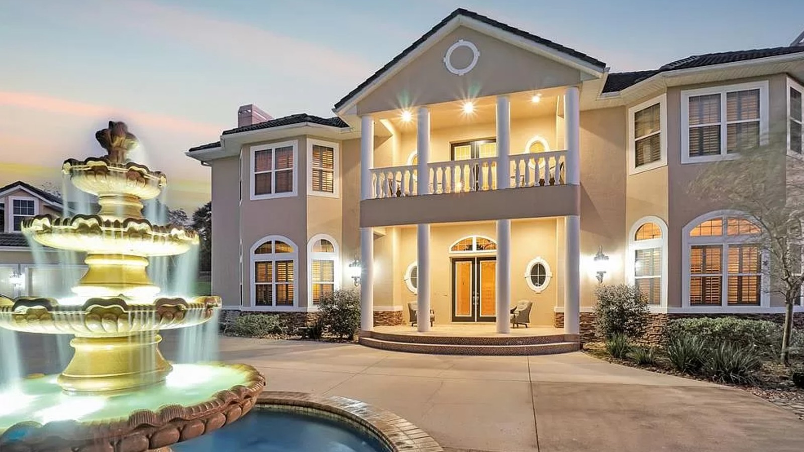 Take A Tour Of This Luxurious Florida Mansion Featuring A Lagoon Pool