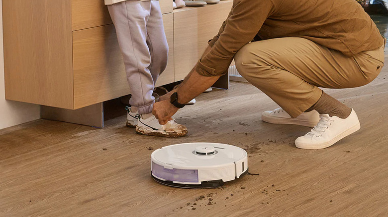 The 10 Best Robot Vacuums For Sparkling Hardwood Floors, Based On Reviews