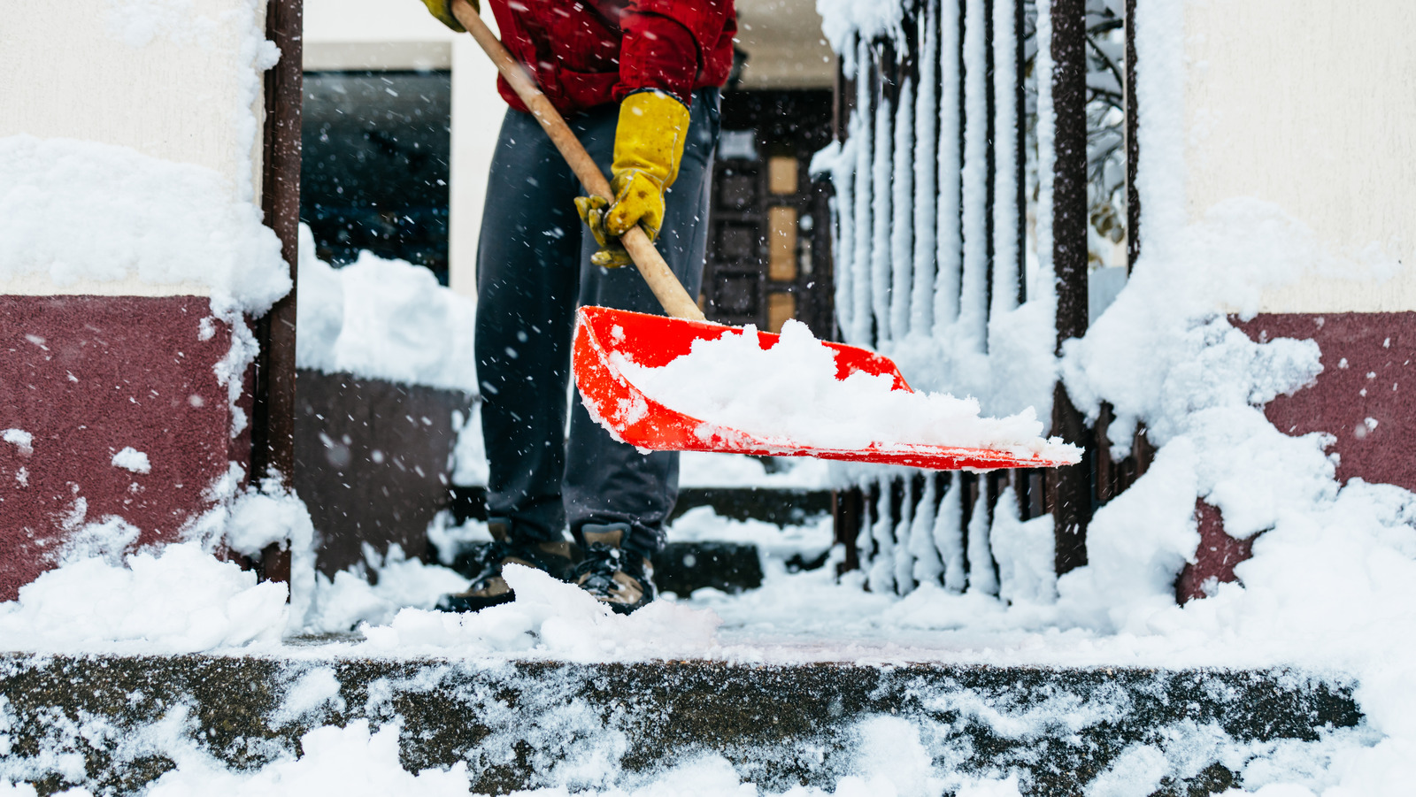 The 15 Handiest Hacks To Take Care Of Snow And Ice Outside