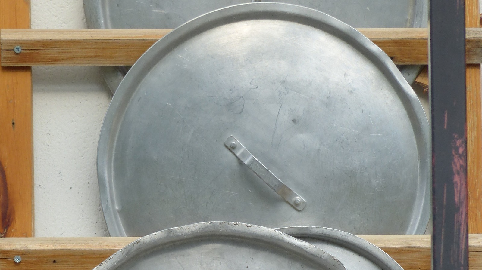 The Beautiful Decorative Storage Tray You Can DIY With Old Pot Lids