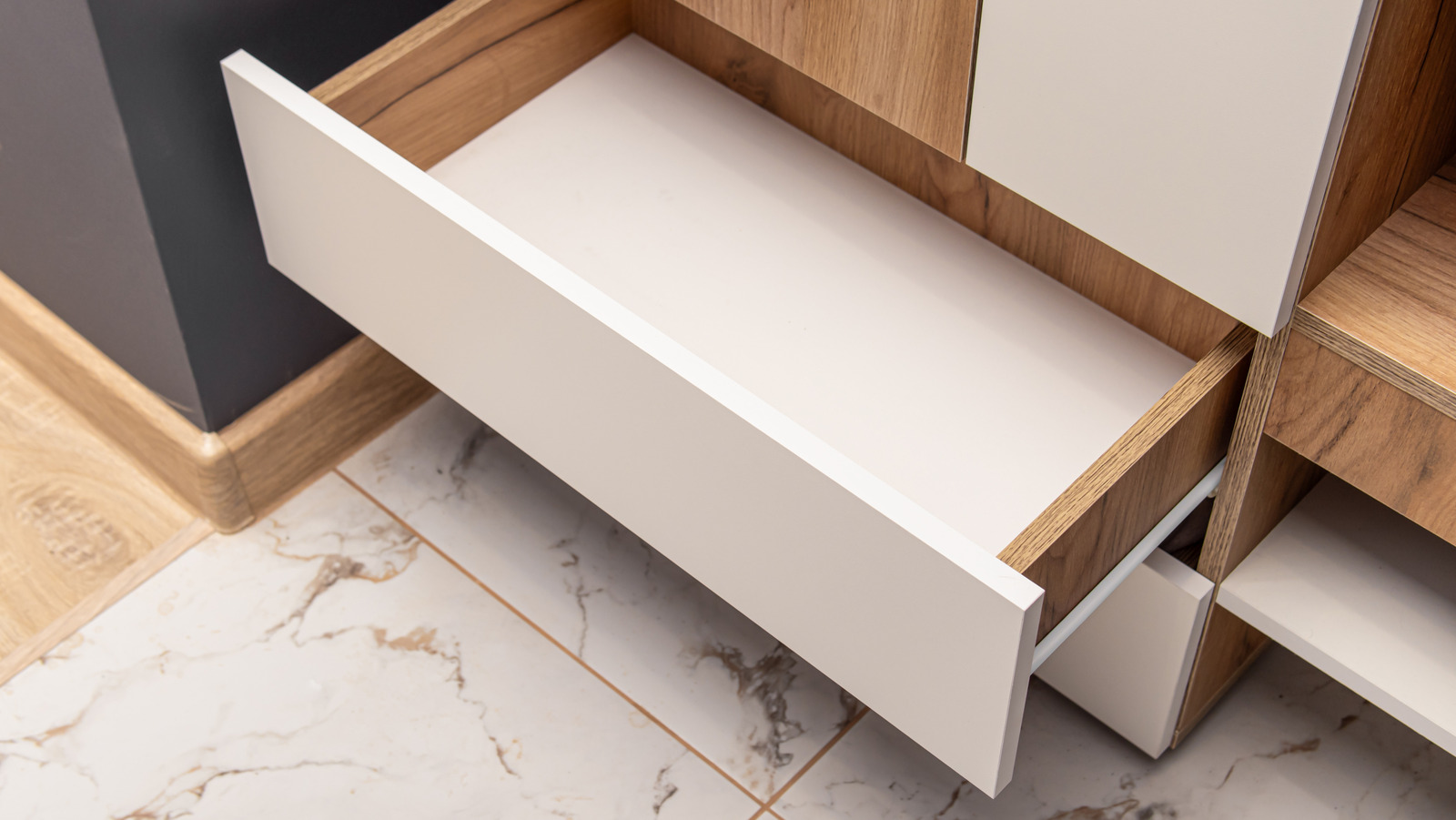 The Best Color Hardware For White Drawers