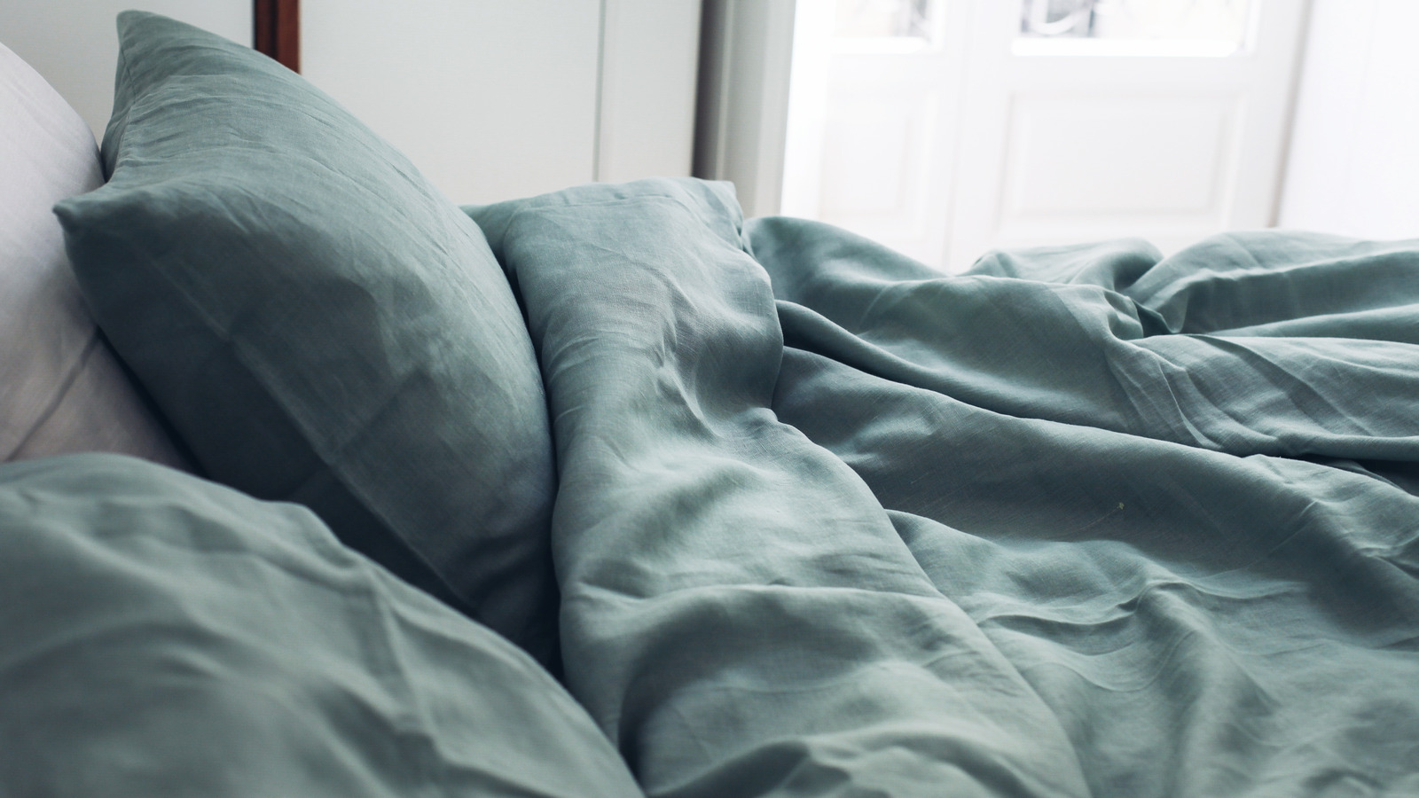 The Best Sheet Colors If You Have A Green Duvet